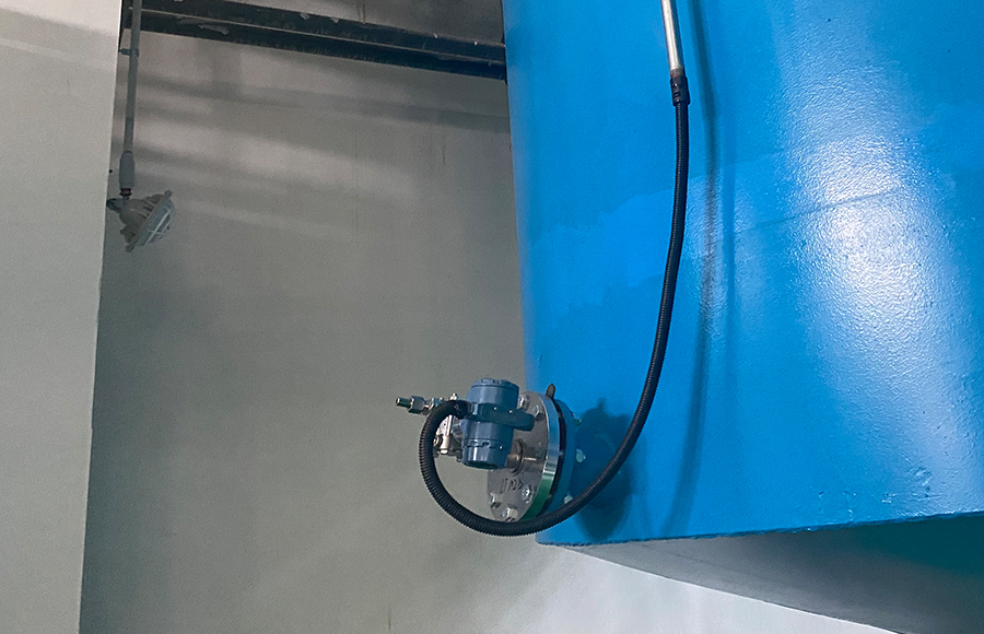 Radar level transmitter and DP level transmitter for tank level ...