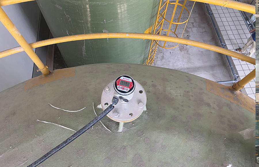 Radar level transmitter and DP level transmitter for tank level ...